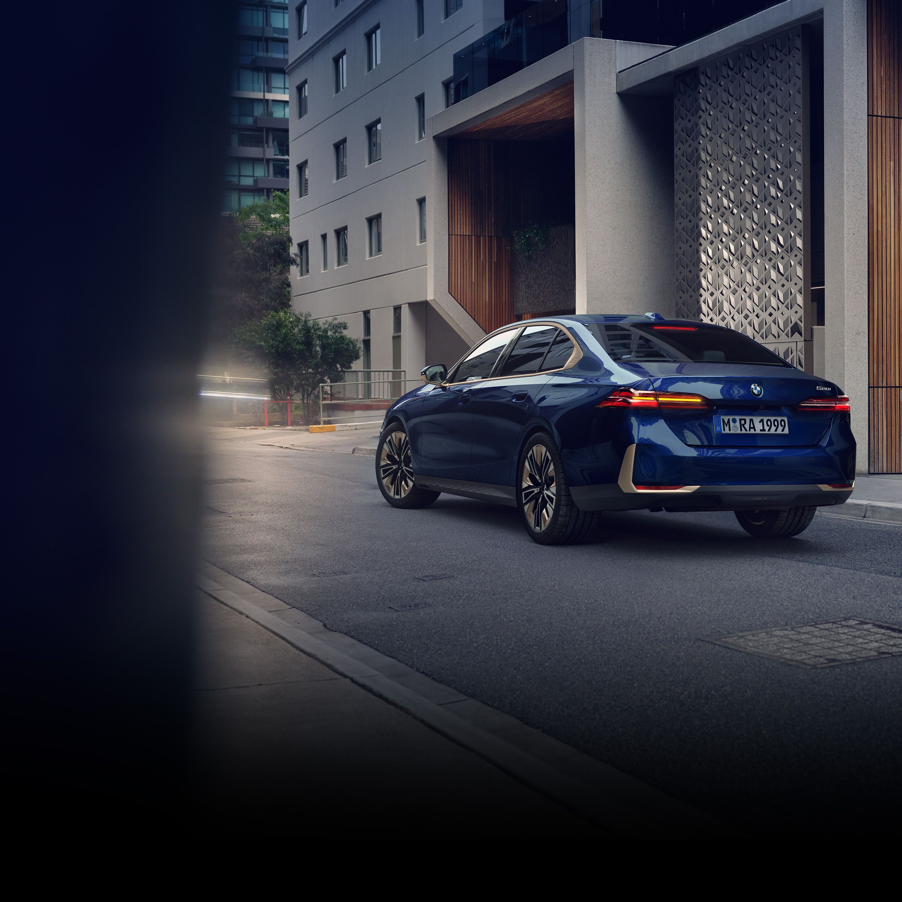 BMW 5シリーズ安全装備 | 安心のBMW360°SAFETY